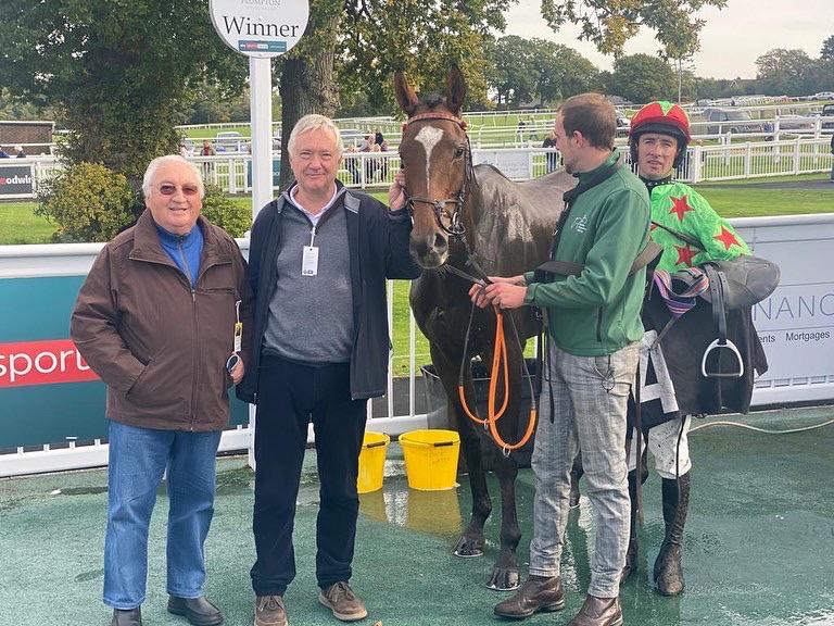 UK Racehorse Trainer: Charlie Longsdon Racing, Oxfordshire